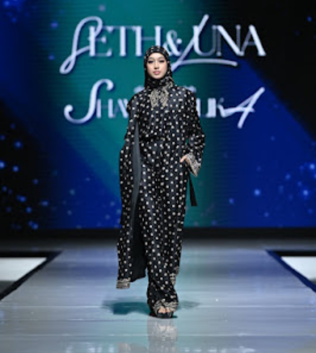 Garis Poetih Festival 2025 Dibuka, Menteri Ekonomi Kreatif Puji Kreativitas Ivan Gunawan ...